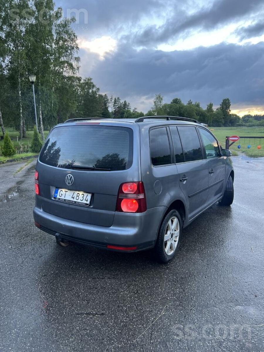 Pelēks Volkswagen Touran 2007 Gulbene, ar dzinēja tilpumu 1.90 L un nobraukumu 400 tūkst. km par 1950 €, foto 7 vietnē AUTOMOTO.COM.LV