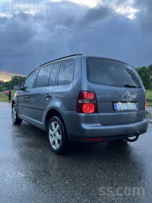 Pelēks Volkswagen Touran 2007 Gulbene, ar dzinēja tilpumu 1.90 L un nobraukumu 400 tūkst. km par 1950 €, foto 8 vietnē AUTOMOTO.COM.LV