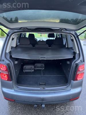 Pelēks Volkswagen Touran 2007 Gulbene, ar dzinēja tilpumu 1.90 L un nobraukumu 400 tūkst. km par 1950 €, foto 11 vietnē AUTOMOTO.COM.LV