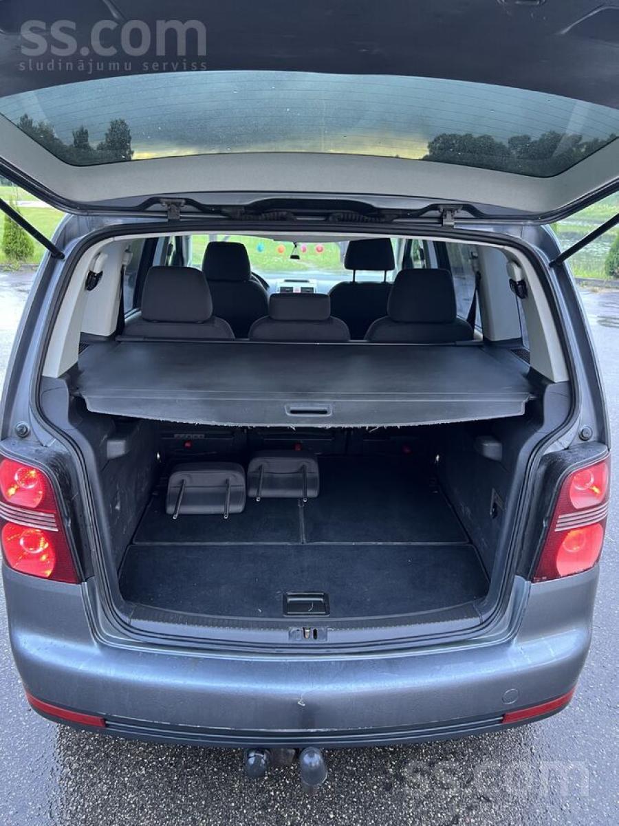 Pelēks Volkswagen Touran 2007 Gulbene, ar dzinēja tilpumu 1.90 L un nobraukumu 400 tūkst. km par 1950 €, foto 11 vietnē AUTOMOTO.COM.LV