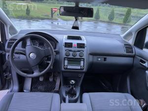 Pelēks Volkswagen Touran 2007 Gulbene, ar dzinēja tilpumu 1.90 L un nobraukumu 400 tūkst. km par 1950 €, foto 14 vietnē AUTOMOTO.COM.LV