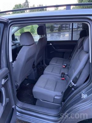 Pelēks Volkswagen Touran 2007 Gulbene, ar dzinēja tilpumu 1.90 L un nobraukumu 400 tūkst. km par 1950 €, foto 15 vietnē AUTOMOTO.COM.LV
