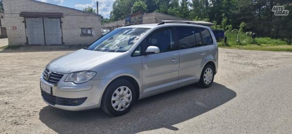 Pelēks Volkswagen Touran 2007 Utena, ar dzinēja tilpumu 2.00 L un nobraukumu 255 tūkst. km par 3450 €, foto 2 vietnē AUTOMOTO.COM.LV