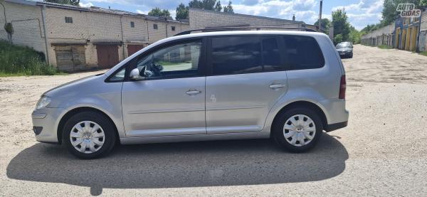Pelēks Volkswagen Touran 2007 Utena, ar dzinēja tilpumu 2.00 L un nobraukumu 255 tūkst. km par 3450 €, foto 6 vietnē AUTOMOTO.COM.LV