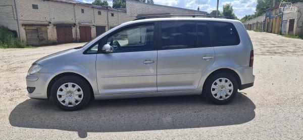 Pelēks Volkswagen Touran 2007 Utena, ar dzinēja tilpumu 2.00 L un nobraukumu 255 tūkst. km par 3450 €, foto 7 vietnē AUTOMOTO.COM.LV