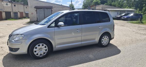 Pelēks Volkswagen Touran 2007 Utena, ar dzinēja tilpumu 2.00 L un nobraukumu 255 tūkst. km par 3450 €, foto 8 vietnē AUTOMOTO.COM.LV