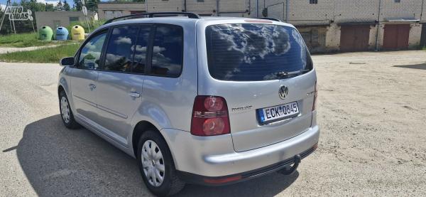 Pelēks Volkswagen Touran 2007 Utena, ar dzinēja tilpumu 2.00 L un nobraukumu 255 tūkst. km par 3450 €, foto 9 vietnē AUTOMOTO.COM.LV
