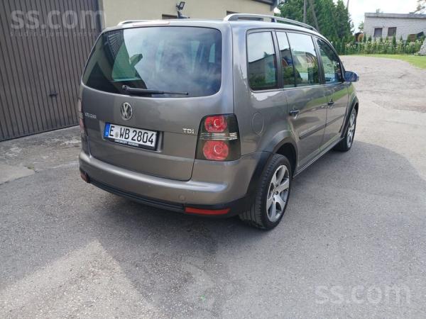 Pelēks Volkswagen Touran 2007 Ludza, ar dzinēja tilpumu 1.90 L un nobraukumu 220 tūkst. km par 4390 €, foto 4 vietnē AUTOMOTO.COM.LV