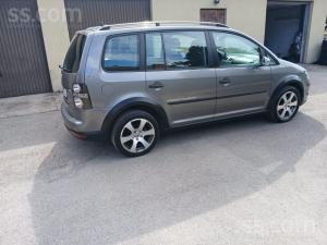 Grey Volkswagen Touran 2007 in Ludza, with an engine capacity of 1.90 L and mileage of 220 thousand km for 4390 €, photo 6 on AUTOMOTO.COM.LV