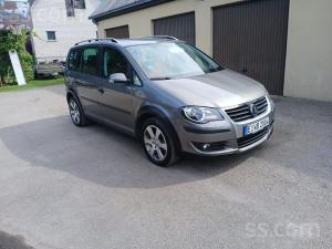 Grey Volkswagen Touran 2007 in Ludza, with an engine capacity of 1.90 L and mileage of 220 thousand km for 4390 €, photo 7 on AUTOMOTO.COM.LV