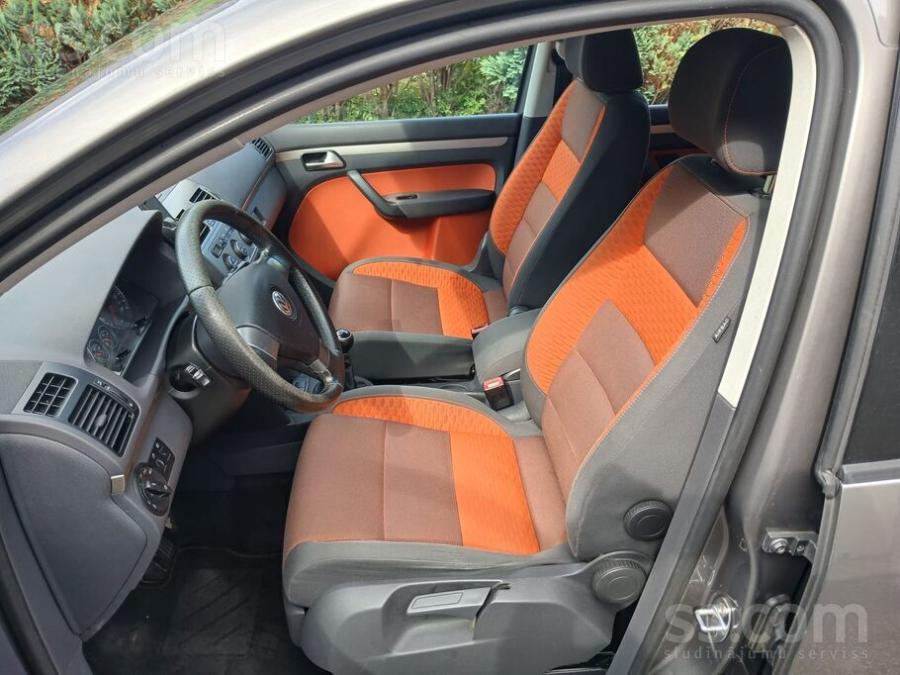 Grey Volkswagen Touran 2007 in Ludza, with an engine capacity of 1.90 L and mileage of 220 thousand km for 4390 €, photo 10 on AUTOMOTO.COM.LV