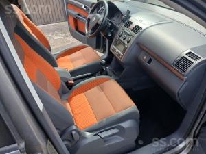 Grey Volkswagen Touran 2007 in Ludza, with an engine capacity of 1.90 L and mileage of 220 thousand km for 4390 €, photo 12 on AUTOMOTO.COM.LV