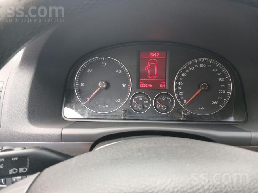 Grey Volkswagen Touran 2007 in Ludza, with an engine capacity of 1.90 L and mileage of 220 thousand km for 4390 €, photo 15 on AUTOMOTO.COM.LV