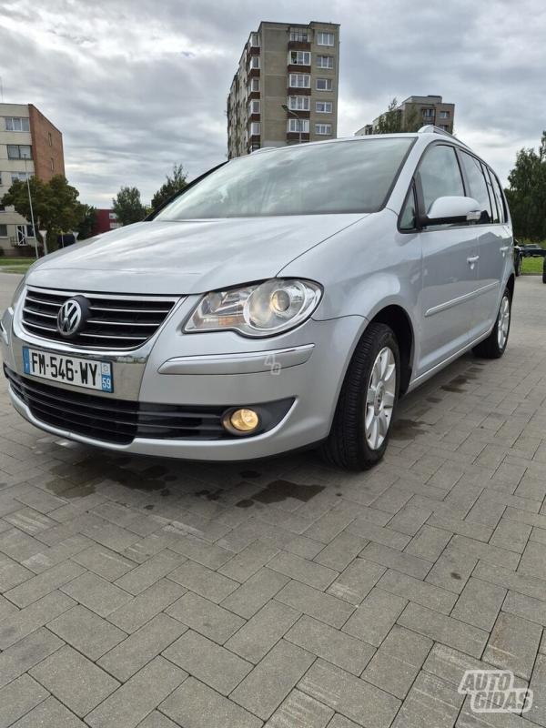 Grey Volkswagen Touran 2007 in Telschi, with an engine capacity of 2.00 L and mileage of 242 thousand km for 3800 €, photo 1 on AUTOMOTO.COM.LV