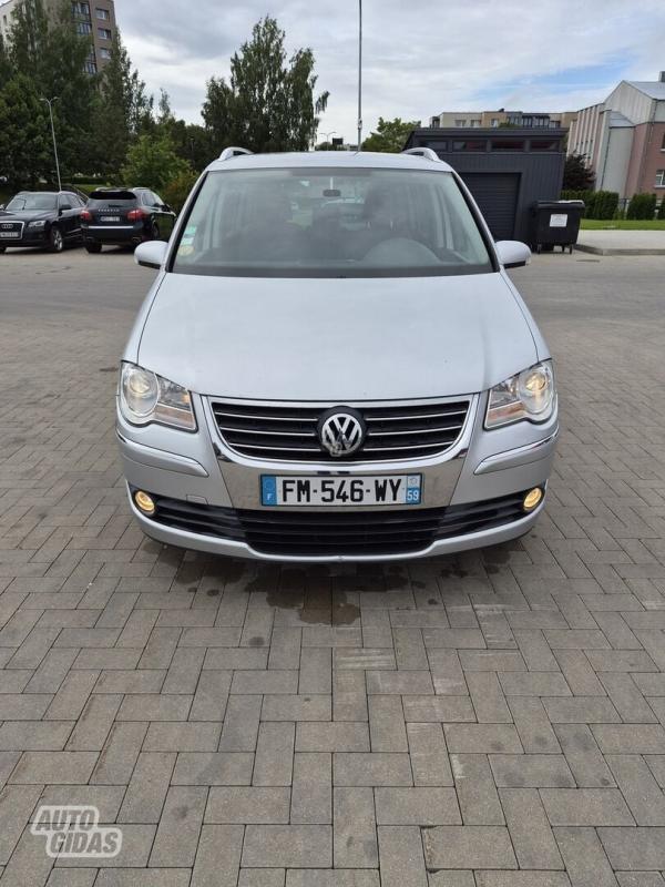 Grey Volkswagen Touran 2007 in Telschi, with an engine capacity of 2.00 L and mileage of 242 thousand km for 3800 €, photo 4 on AUTOMOTO.COM.LV