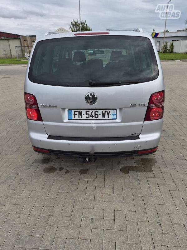 Grey Volkswagen Touran 2007 in Telschi, with an engine capacity of 2.00 L and mileage of 242 thousand km for 3800 €, photo 9 on AUTOMOTO.COM.LV