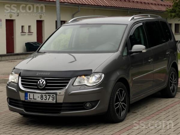 Pelēks Volkswagen Touran 2007 Jelgava, ar dzinēja tilpumu 2.00 L un nobraukumu 278 tūkst. km par 2900 €, foto 2 vietnē AUTOMOTO.COM.LV