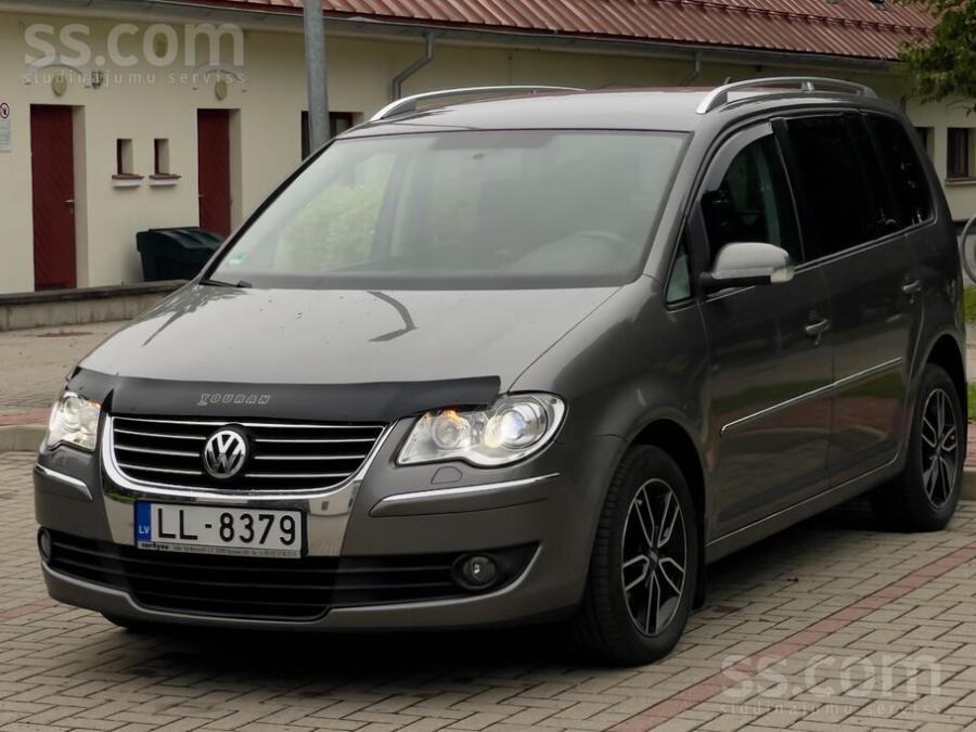 Grey Volkswagen Touran 2007 in Jelgava, with an engine capacity of 2.00 L and mileage of 278 thousand km for 2900 €, photo 3 on AUTOMOTO.COM.LV
