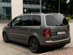 Grey Volkswagen Touran 2007 in Jelgava, with an engine capacity of 2.00 L and mileage of 278 thousand km for 2900 €, photo 5 on AUTOMOTO.COM.LV