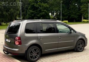 Grey Volkswagen Touran 2007 in Jelgava, with an engine capacity of 2.00 L and mileage of 278 thousand km for 2900 €, photo 6 on AUTOMOTO.COM.LV