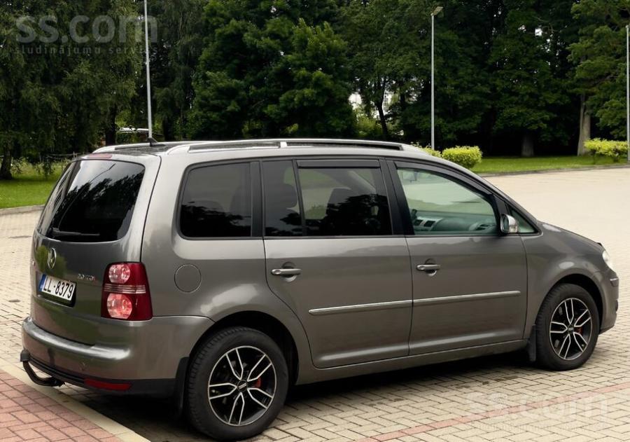 Grey Volkswagen Touran 2007 in Jelgava, with an engine capacity of 2.00 L and mileage of 278 thousand km for 2900 €, photo 6 on AUTOMOTO.COM.LV