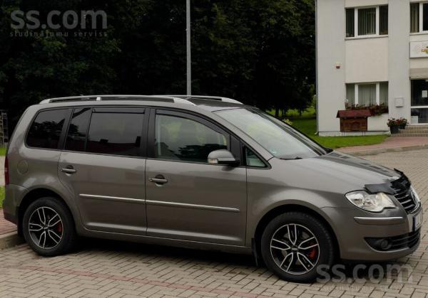 Pelēks Volkswagen Touran 2007 Jelgava, ar dzinēja tilpumu 2.00 L un nobraukumu 278 tūkst. km par 2900 €, foto 6 vietnē AUTOMOTO.COM.LV