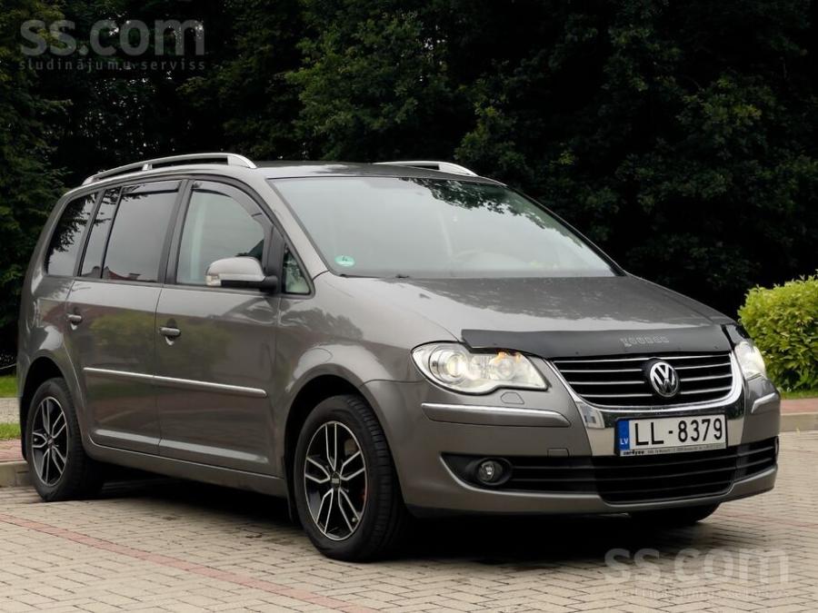 Grey Volkswagen Touran 2007 in Jelgava, with an engine capacity of 2.00 L and mileage of 278 thousand km for 2900 €, photo 8 on AUTOMOTO.COM.LV