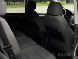 Grey Volkswagen Touran 2007 in Jelgava, with an engine capacity of 2.00 L and mileage of 278 thousand km for 2900 €, photo 11 on AUTOMOTO.COM.LV