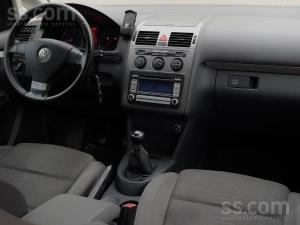 Grey Volkswagen Touran 2007 in Jelgava, with an engine capacity of 2.00 L and mileage of 278 thousand km for 2900 €, photo 14 on AUTOMOTO.COM.LV