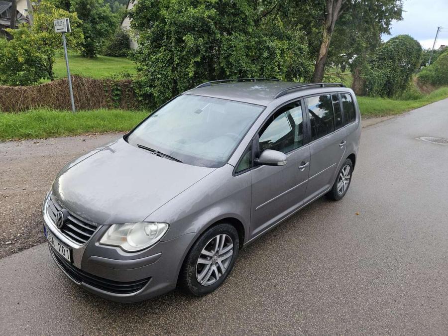 Pelēks Volkswagen Touran 2007 Prienai, ar dzinēja tilpumu 1.39 L un nobraukumu 0 tūkst. km par 1250 €, foto 1 vietnē AUTOMOTO.COM.LV