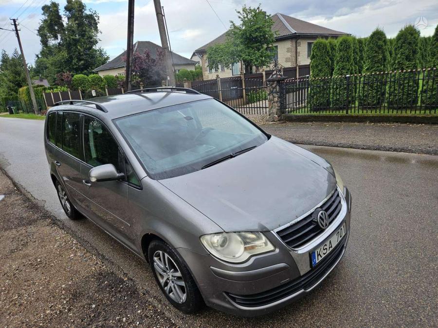 Pelēks Volkswagen Touran 2007 Prienai, ar dzinēja tilpumu 1.39 L un nobraukumu 0 tūkst. km par 1250 €, foto 4 vietnē AUTOMOTO.COM.LV