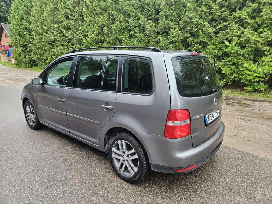 Pelēks Volkswagen Touran 2007 Prienai, ar dzinēja tilpumu 1.39 L un nobraukumu 0 tūkst. km par 1250 €, foto 5 vietnē AUTOMOTO.COM.LV