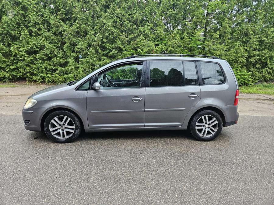 Pelēks Volkswagen Touran 2007 Prienai, ar dzinēja tilpumu 1.39 L un nobraukumu 0 tūkst. km par 1250 €, foto 8 vietnē AUTOMOTO.COM.LV