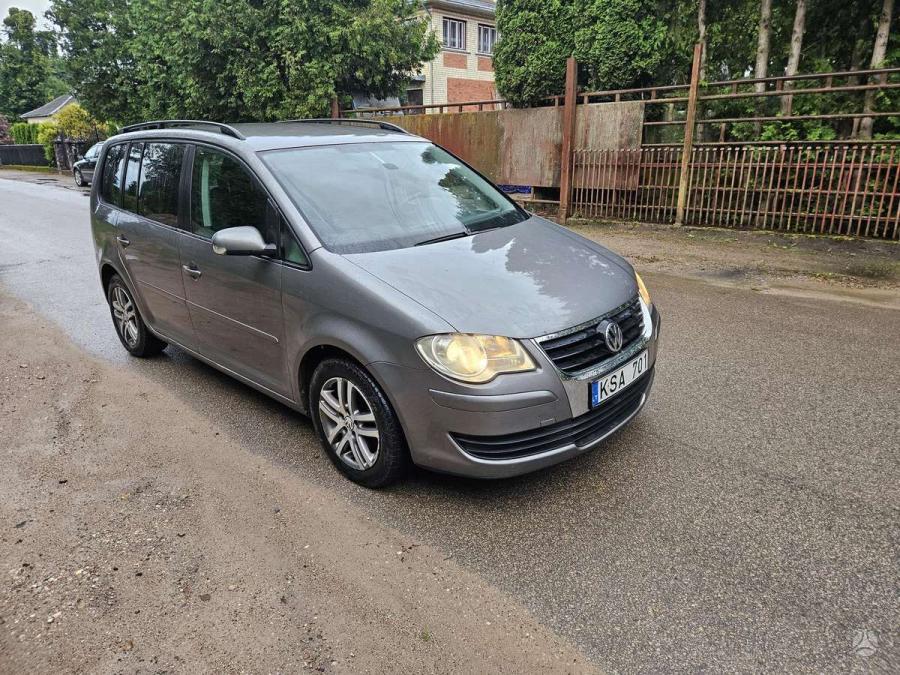 Pelēks Volkswagen Touran 2007 Prienai, ar dzinēja tilpumu 1.39 L un nobraukumu 0 tūkst. km par 1250 €, foto 9 vietnē AUTOMOTO.COM.LV