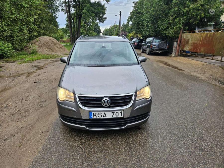 Pelēks Volkswagen Touran 2007 Prienai, ar dzinēja tilpumu 1.39 L un nobraukumu 0 tūkst. km par 1250 €, foto 10 vietnē AUTOMOTO.COM.LV