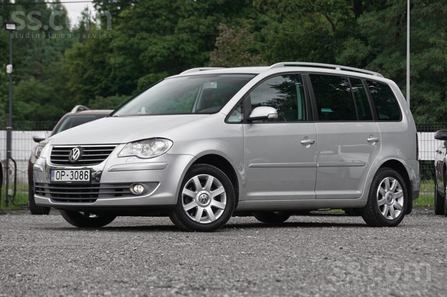 Grey Volkswagen Touran 2007 in Riga, with an engine capacity of 2.00 L and mileage of 290 thousand km for 4590 €, photo 1 on AUTOMOTO.COM.LV
