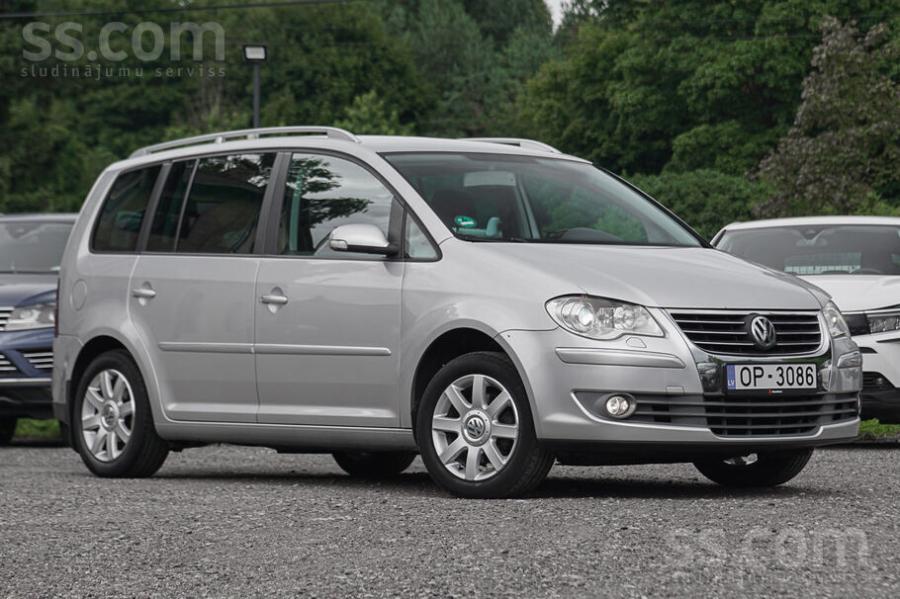 Grey Volkswagen Touran 2007 in Riga, with an engine capacity of 2.00 L and mileage of 290 thousand km for 4590 €, photo 3 on AUTOMOTO.COM.LV