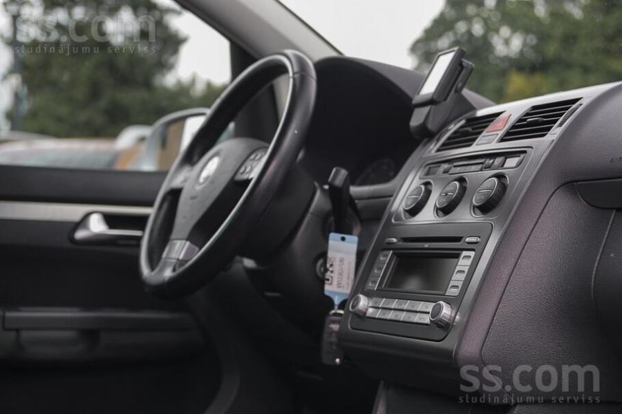 Grey Volkswagen Touran 2007 in Riga, with an engine capacity of 2.00 L and mileage of 290 thousand km for 4590 €, photo 8 on AUTOMOTO.COM.LV
