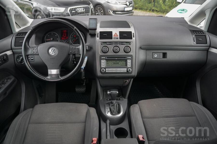 Grey Volkswagen Touran 2007 in Riga, with an engine capacity of 2.00 L and mileage of 290 thousand km for 4590 €, photo 10 on AUTOMOTO.COM.LV