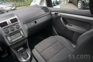 Grey Volkswagen Touran 2007 in Riga, with an engine capacity of 2.00 L and mileage of 290 thousand km for 4590 €, photo 11 on AUTOMOTO.COM.LV