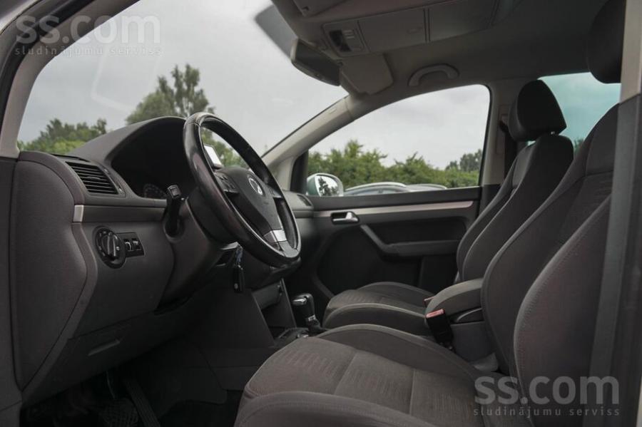 Grey Volkswagen Touran 2007 in Riga, with an engine capacity of 2.00 L and mileage of 290 thousand km for 4590 €, photo 12 on AUTOMOTO.COM.LV