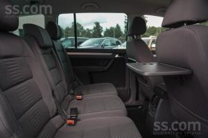 Grey Volkswagen Touran 2007 in Riga, with an engine capacity of 2.00 L and mileage of 290 thousand km for 4590 €, photo 19 on AUTOMOTO.COM.LV
