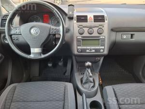 Pelēks Volkswagen Touran 2007 Rīga, ar dzinēja tilpumu 1.90 L un nobraukumu 311 tūkst. km par 2400 €, foto 3 vietnē AUTOMOTO.COM.LV