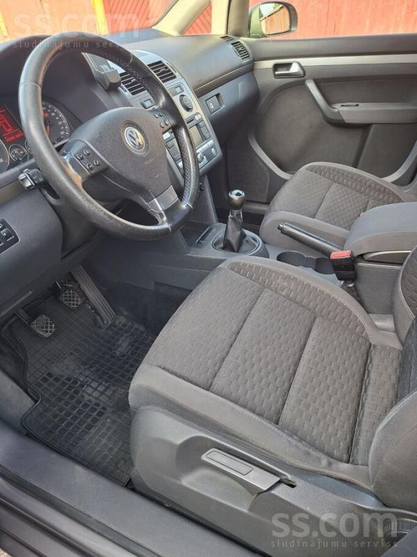 Pelēks Volkswagen Touran 2007 Rīga, ar dzinēja tilpumu 1.90 L un nobraukumu 311 tūkst. km par 2400 €, foto 3 vietnē AUTOMOTO.COM.LV
