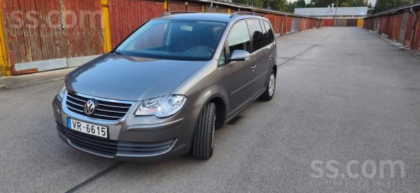 Pelēks Volkswagen Touran 2007 Rīga, ar dzinēja tilpumu 1.90 L un nobraukumu 311 tūkst. km par 2400 €, foto 6 vietnē AUTOMOTO.COM.LV