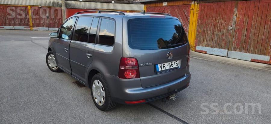 Pelēks Volkswagen Touran 2007 Rīga, ar dzinēja tilpumu 1.90 L un nobraukumu 311 tūkst. km par 2400 €, foto 9 vietnē AUTOMOTO.COM.LV
