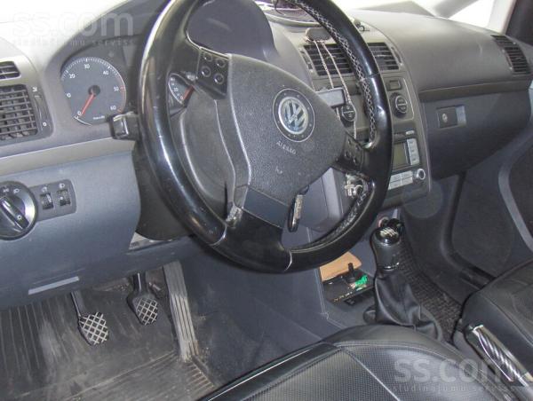 Pelēks Volkswagen Touran 2007 Talsi, ar dzinēja tilpumu 2.00 L un nobraukumu 234 tūkst. km par 2490 €, foto 2 vietnē AUTOMOTO.COM.LV