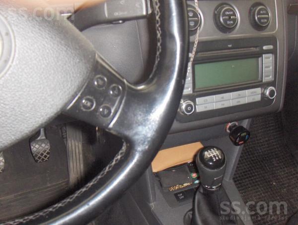 Pelēks Volkswagen Touran 2007 Talsi, ar dzinēja tilpumu 2.00 L un nobraukumu 234 tūkst. km par 2490 €, foto 3 vietnē AUTOMOTO.COM.LV