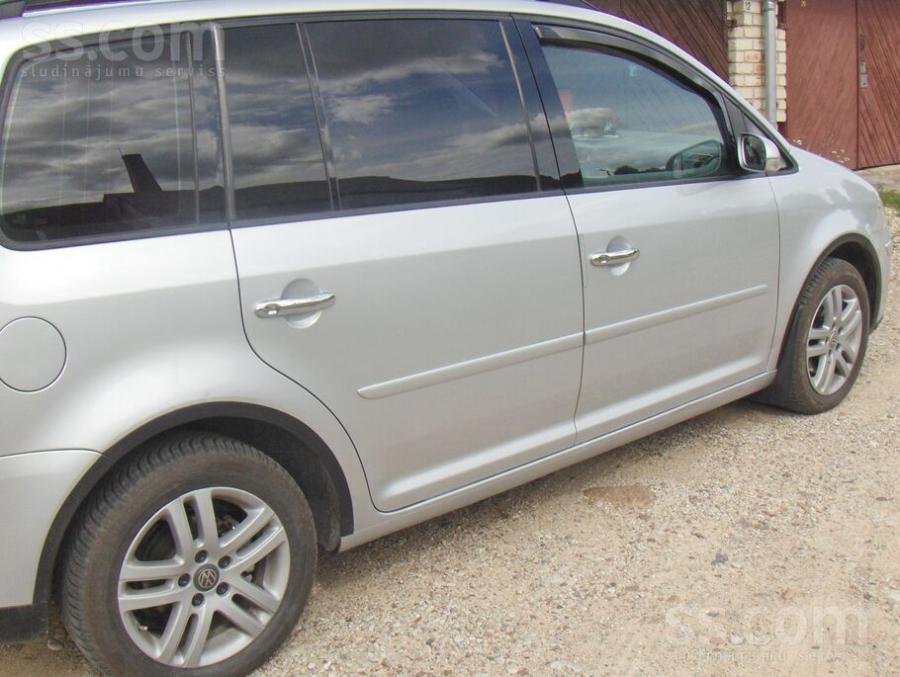 Grey Volkswagen Touran 2007 in Talsi, with an engine capacity of 2.00 L and mileage of 234 thousand km for 2490 €, photo 5 on AUTOMOTO.COM.LV
