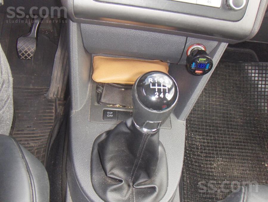 Grey Volkswagen Touran 2007 in Talsi, with an engine capacity of 2.00 L and mileage of 234 thousand km for 2490 €, photo 6 on AUTOMOTO.COM.LV